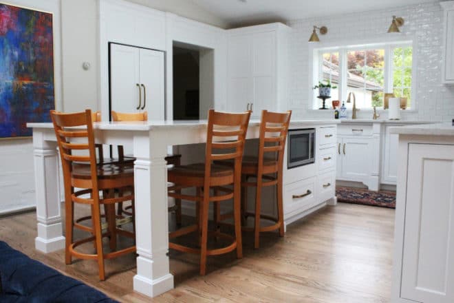 white-custom-kitchen-cabinets-MKM09 - Fairfield Custom Kitchens